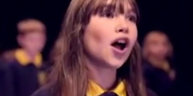 Kayleigh Rogers. 10-latka z autyzmem zachwyciła świat swoim wykonaniem ...