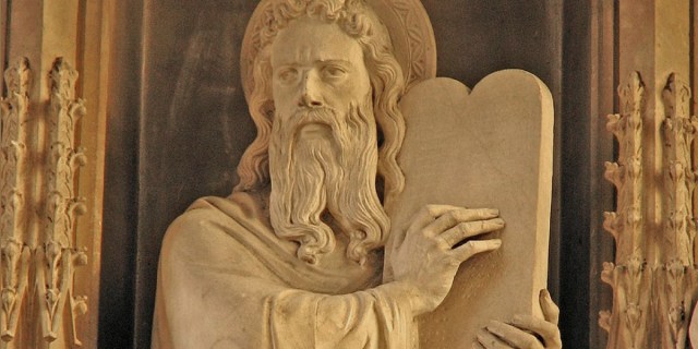 Mojżesz i gorejący krzew: Bóg przychodzi w gorejącym krzewie