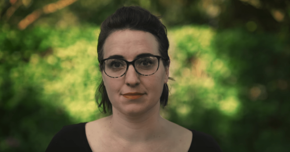 Audrey Assad opublikowała swoją pierwszą piosenkę pt. „Deliverer” z ...