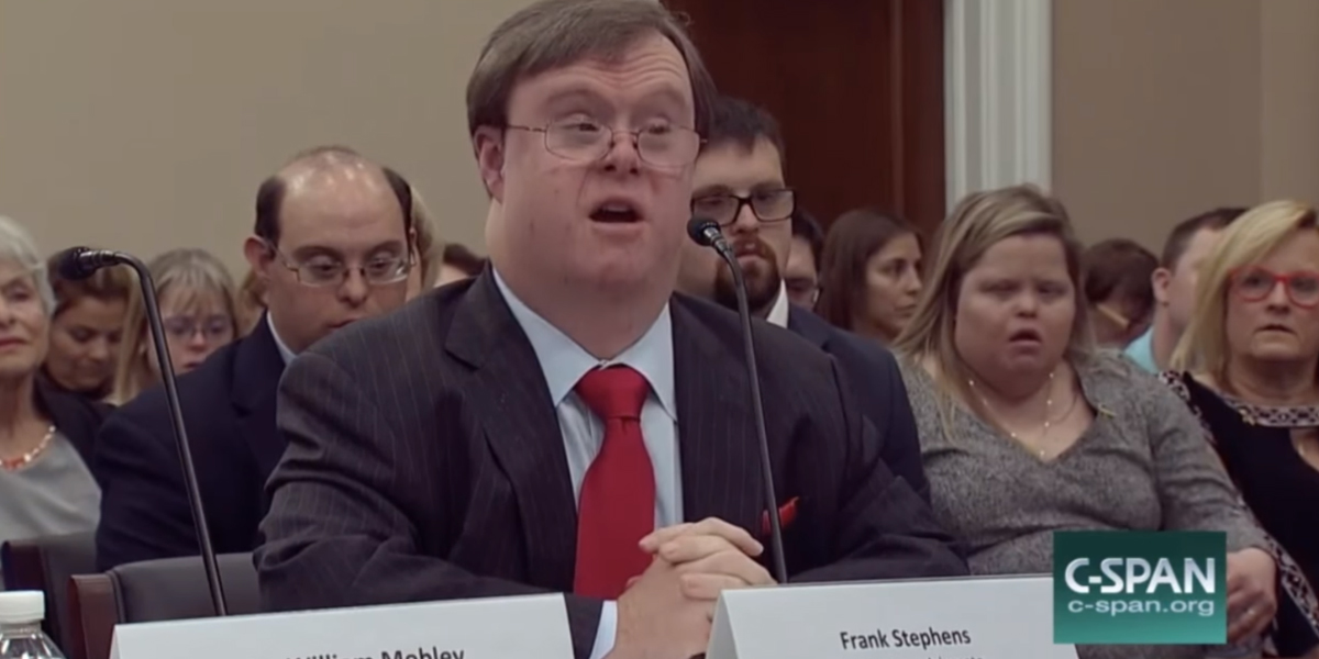 Frank Stephens. Aktor z zespołem Downa wygłasza przemówienie przeciw ...