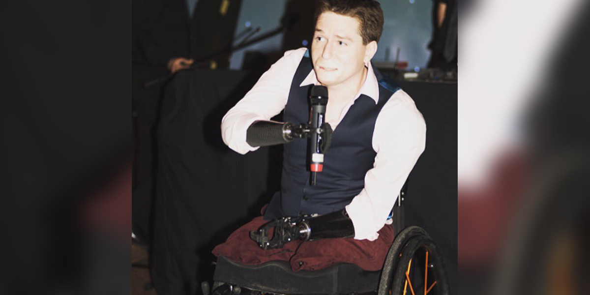 Alex Lewis. Historia człowieka, który stracił kończyny, nos i usta, a ...