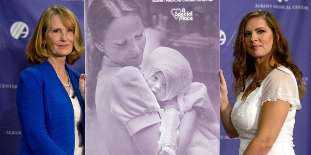 Prawie 40 lat szukała pielęgniarki, która okazała jej troskę