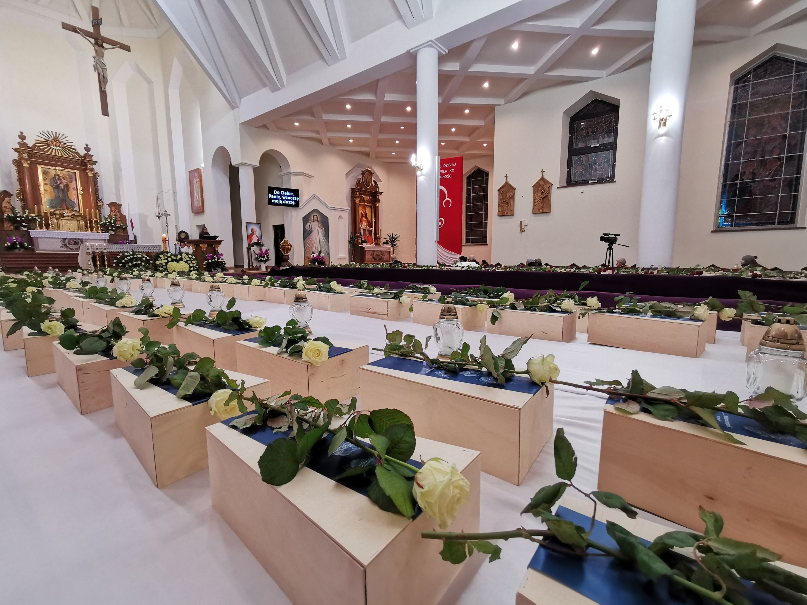 Pogrzeb 640 nienarodzonych dzieci. „Każde brałam na ręce i owijałam w ...