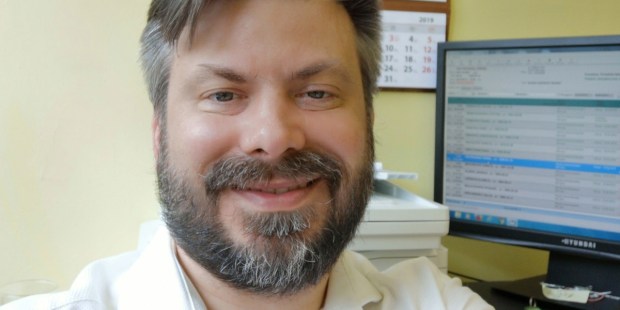 "Powiedzcie potrzebującym, że przyjmę ich za darmo"