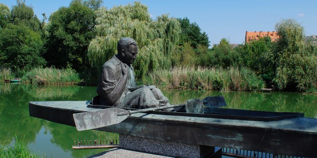 Jan Paweł II, region kozła i pomnik papieża z kajakiem